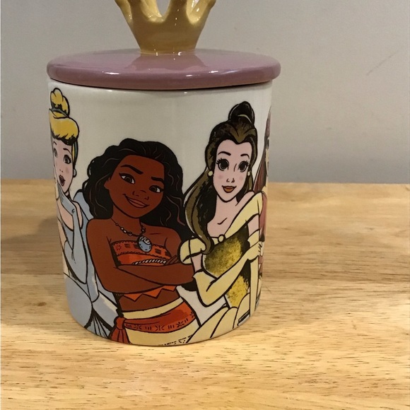 Disney | Dining | Nwt Disney Princesses Mug With Pink Lid And Yellow ...
